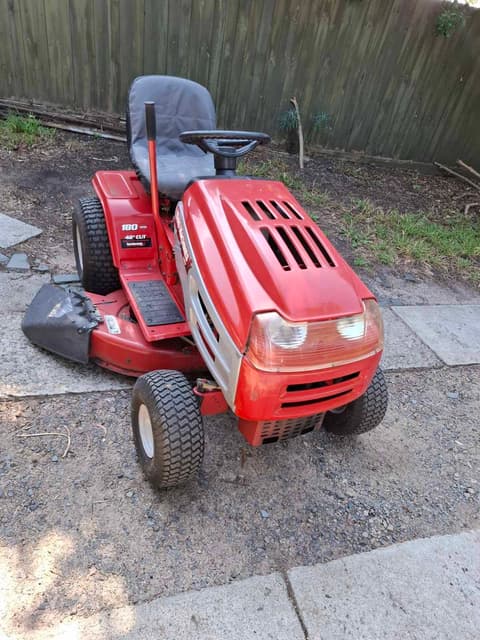 Ride on mower Mtd Yardmachines 18hp Vtwin 42inch cut - Lawn Mowers in ...