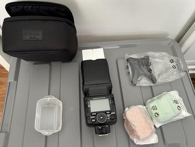 Nikon SB-700 speedlight flash for parts or repair - Digital Camera ...